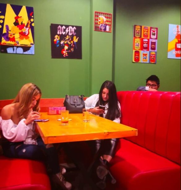 Bar Moe’s abre sus puertas en la ciudad de La Paz